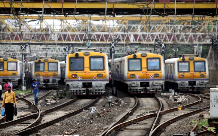 Mumbai Local Train: क्या मुंबई में फिर बंद होगी लोकल ट्रेन
