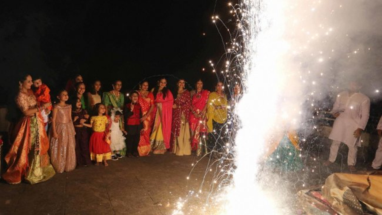 दिवाली के जश्न के बीच हुई 8 लोगों की मौत