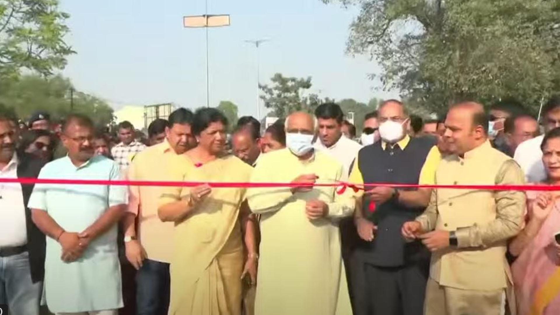 गुजरात के CM भूपेंद्र पटेल ने किया सबसे लंबे फ्लाईओवर का उद्घाटन, अटल ...