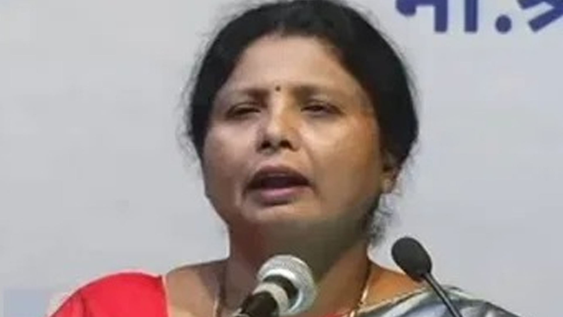 Sushma Andhare ने एकनाथ शिंदे पर शिक्षकों को पैसे बाटने का गंभीर...