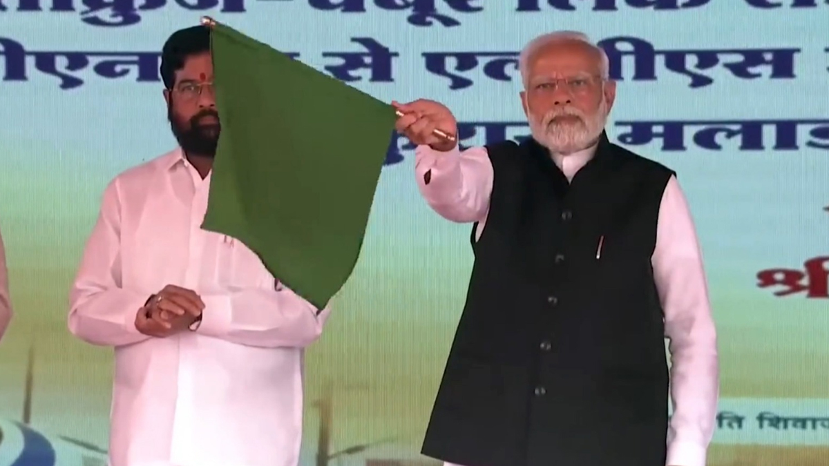 PM MODI ने दो वन्दे भारत एक्सप्रेस को दिखाई हरी झंडी - Metro Mumbai