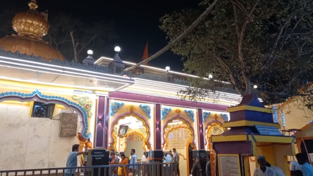 सोलापुर में 'प्रभाकर महाराज मंदिर' सुनहरी रोशनी से जगमगा उठा - Metro Mumbai
