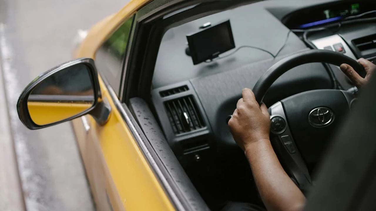 Mumbai Cab Fares Hiked: मुंबई से पुणे, नासिक, शिरडी रूट पर...