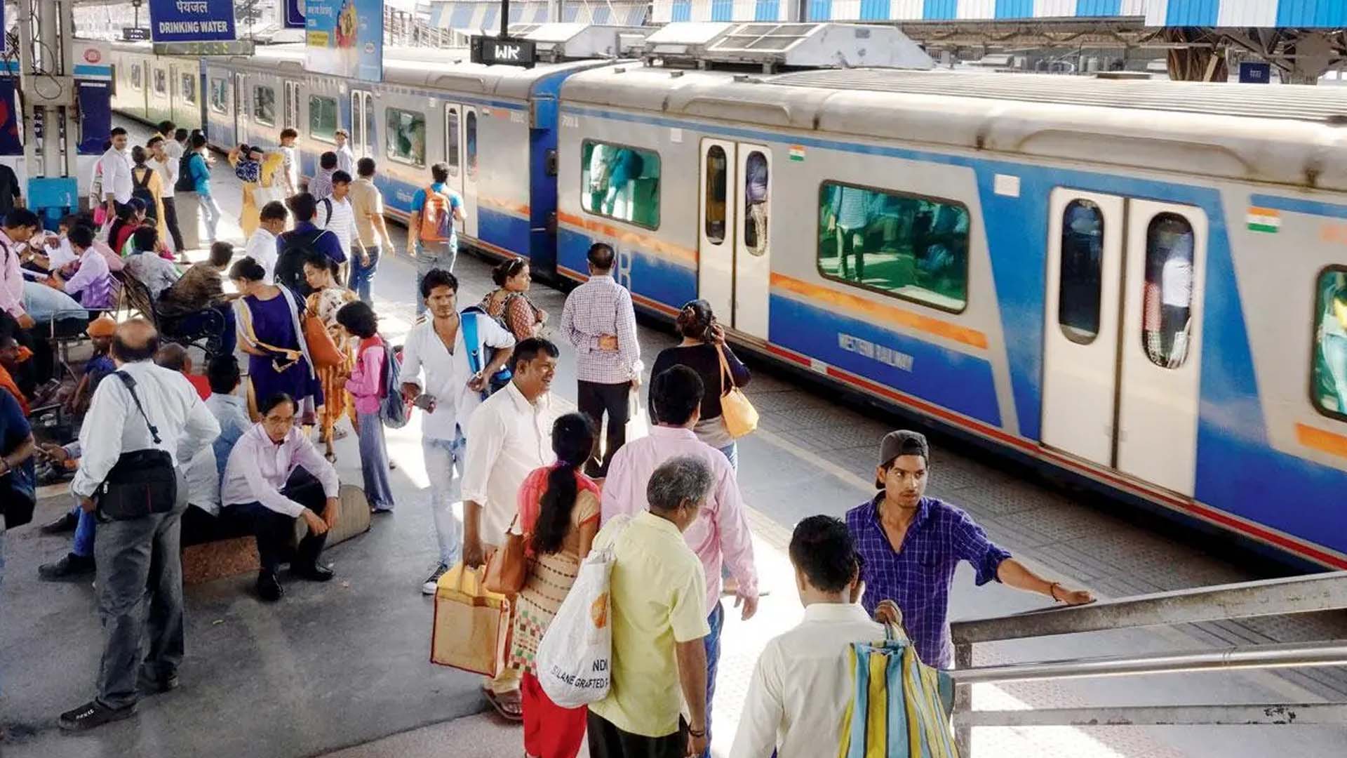 Mumbai AC Local: मुंबईकर AC यात्रा कर रहे हैं पसंद, एसी लोकल ने.......