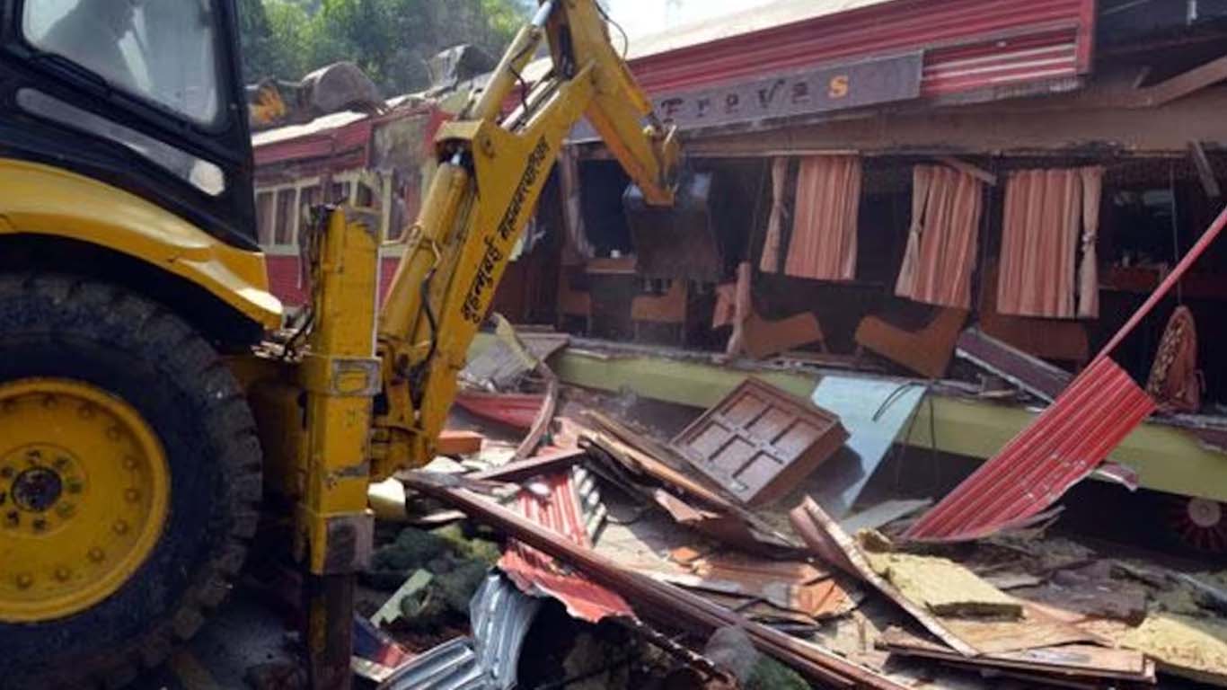 Bulldozer Action: महाराष्ट्र में होटल, पब और बार पर बुलडोज़र कार्रवाई ...