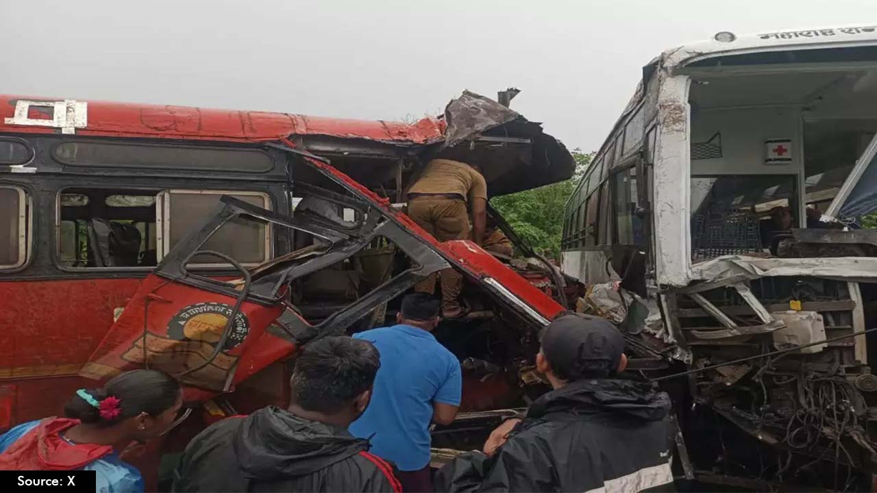 ST Bus Accident: 2 एसटी बसें टकराईं, ड्राइवर समेत 15-20 यात्री घायल